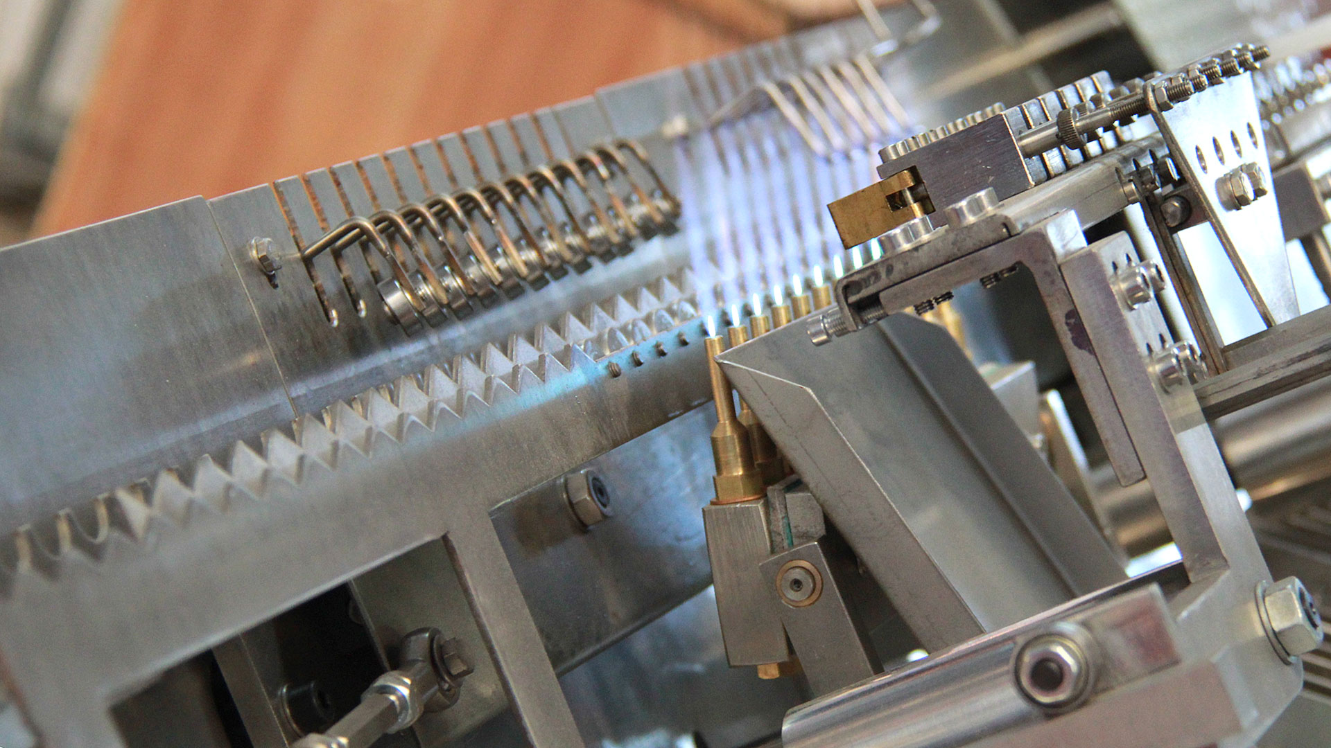 Pembotolan dan Sealing Kaca Ampul www.Minipress.ru telepon Moskow ...